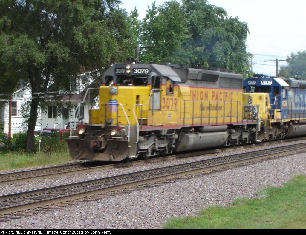 UP #3079 & CSX #8132